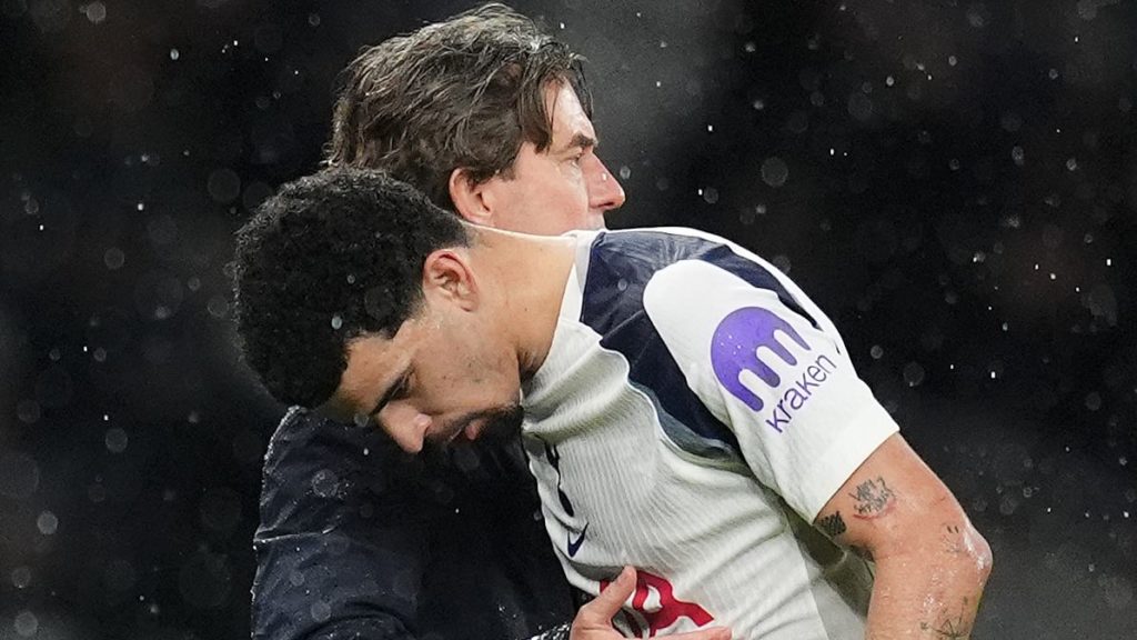 Dominic Solanke eases pressure on under-fire Tottenham boss Thomas ...